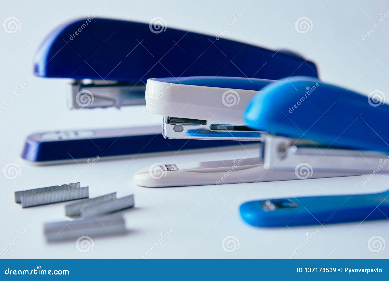 Hefter stockbild. Bild von makro, stationär, büro, geschäft - 137178539