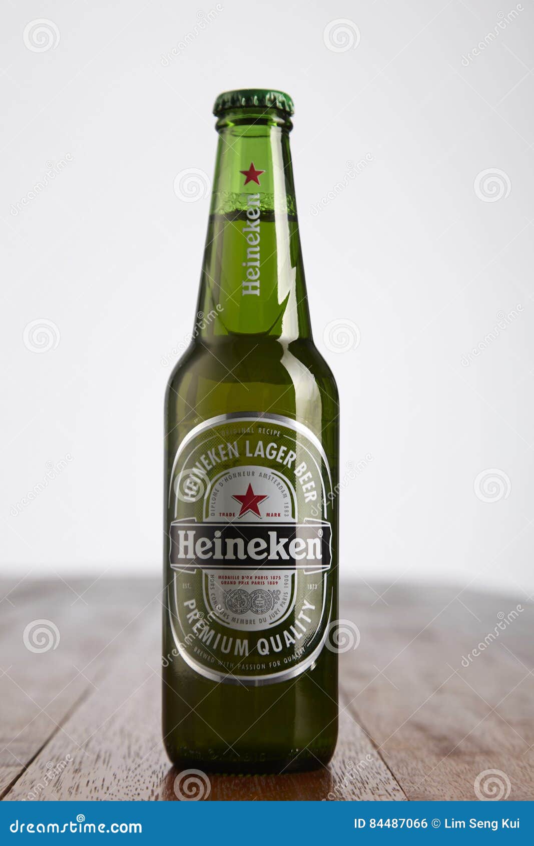 Heineken redaktionelles foto. Bild von holländisch, nahaufnahme - 84487066