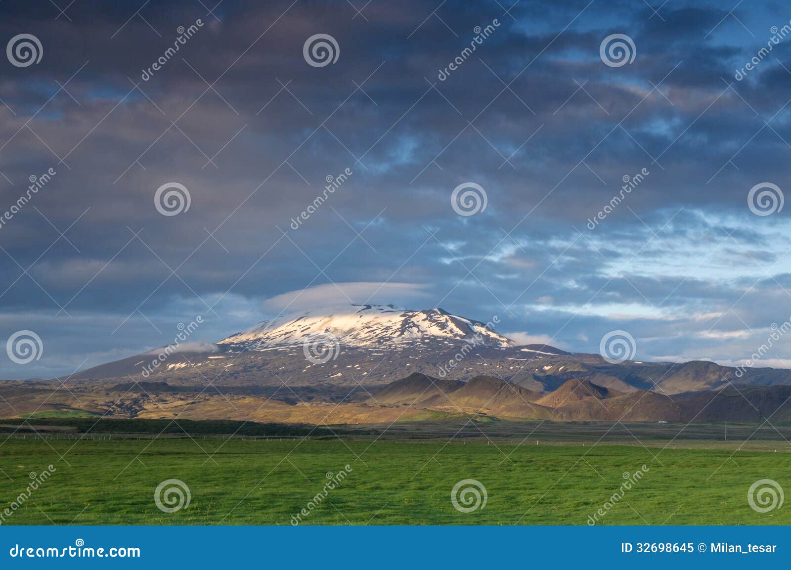 Hekla volcano stock image. Image of grass, north, cloud - 32698645