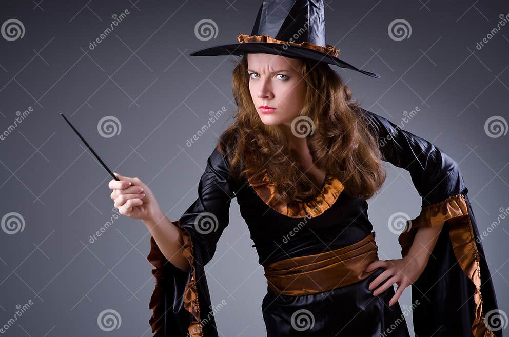 Heks in eng stock afbeelding. Image of heks, persoon - 34285489