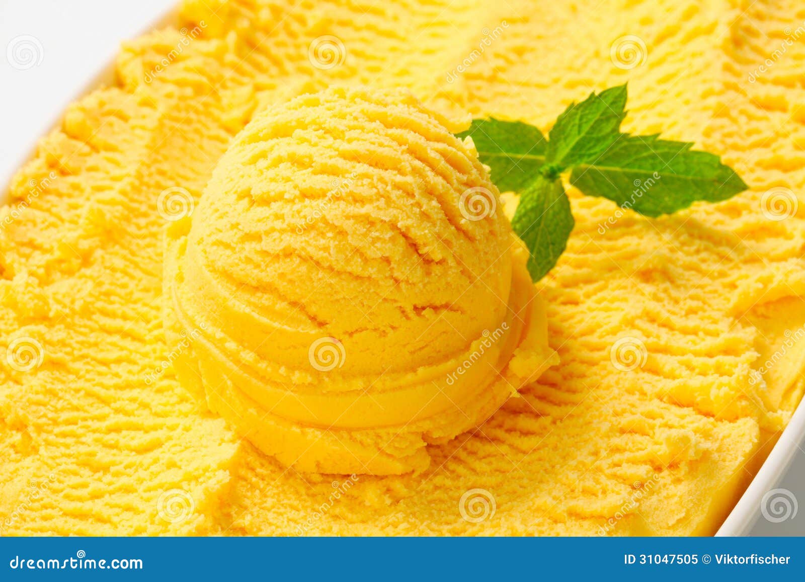 Helado amarillo imagen de archivo. Imagen de convite - 31047505