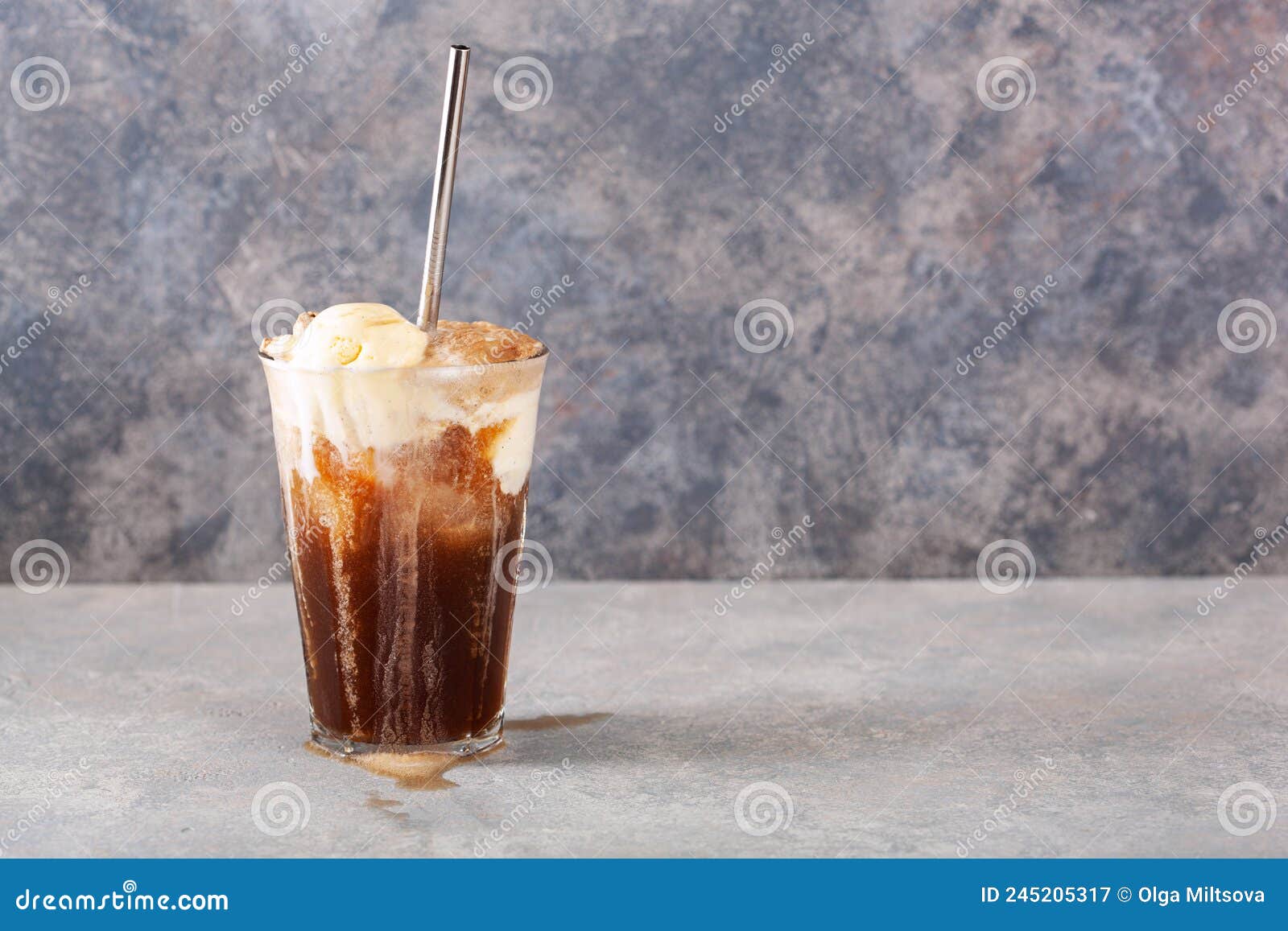 Helado Americano Flotante Con Refresco Imagen de archivo - Imagen de ...