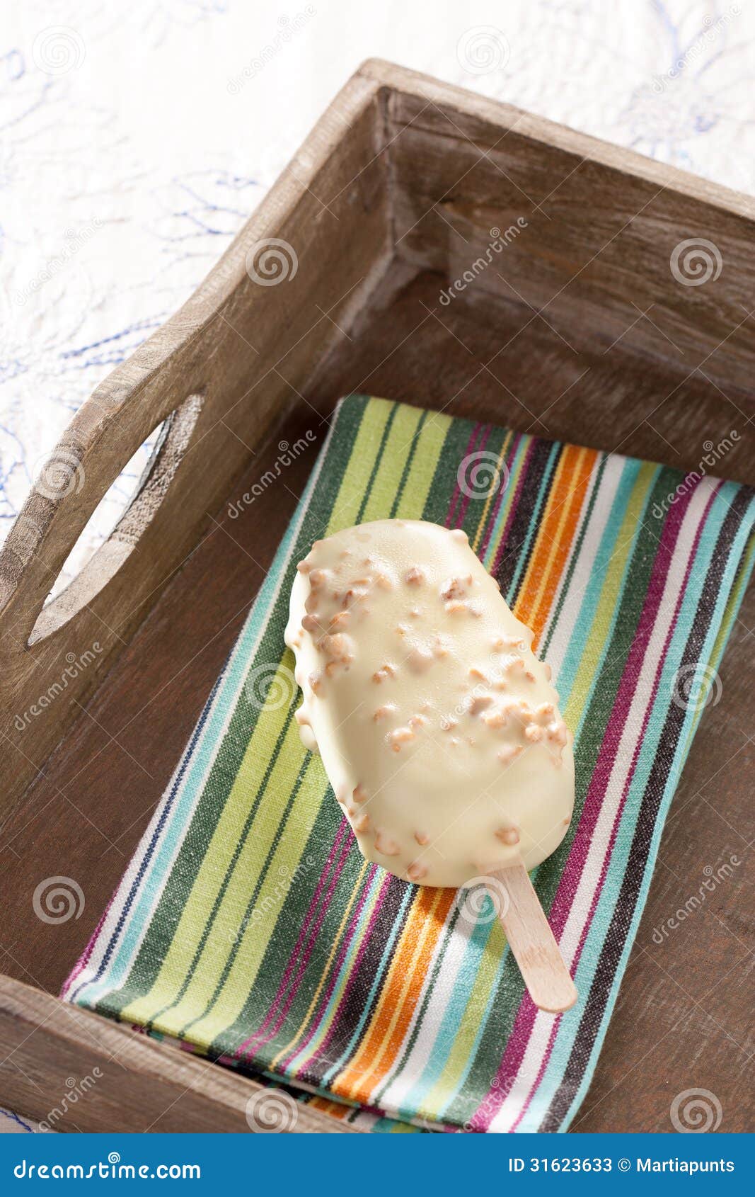 Helado Blanco Del Chocolate En Un Palillo Imagen de archivo - Imagen de ...