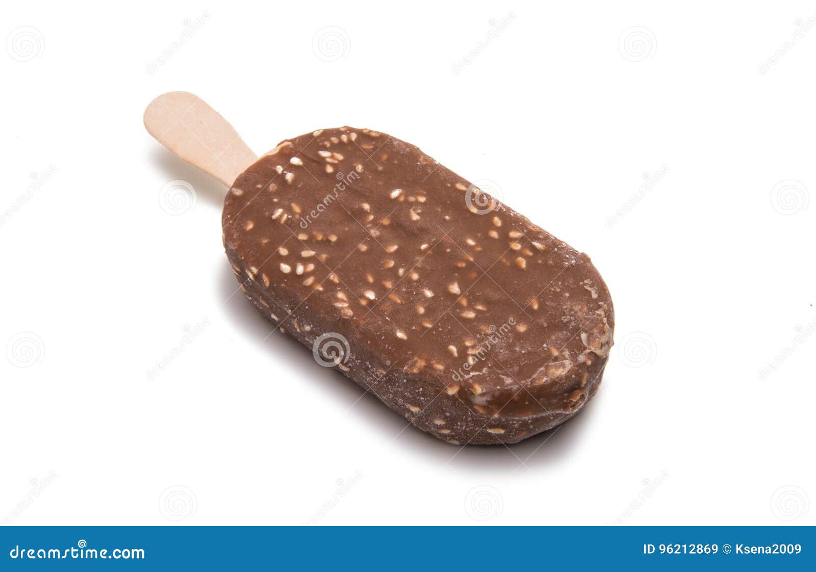 Helado De Chocolate En El Palillo Aislado Imagen de archivo - Imagen de ...