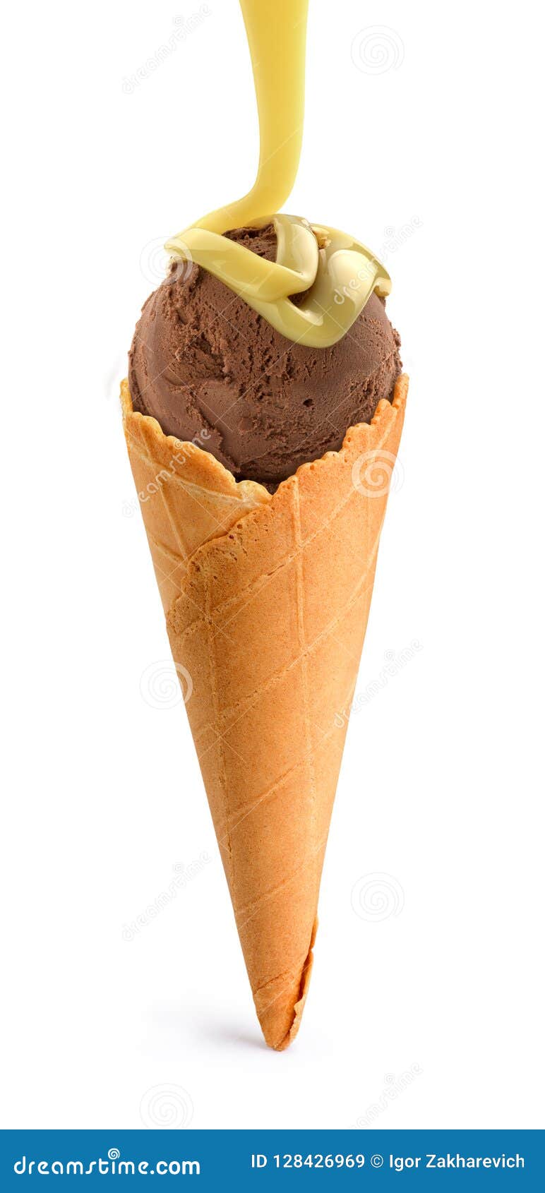 Helado De La Leche Condensada En Una Galleta Imagen de archivo - Imagen ...