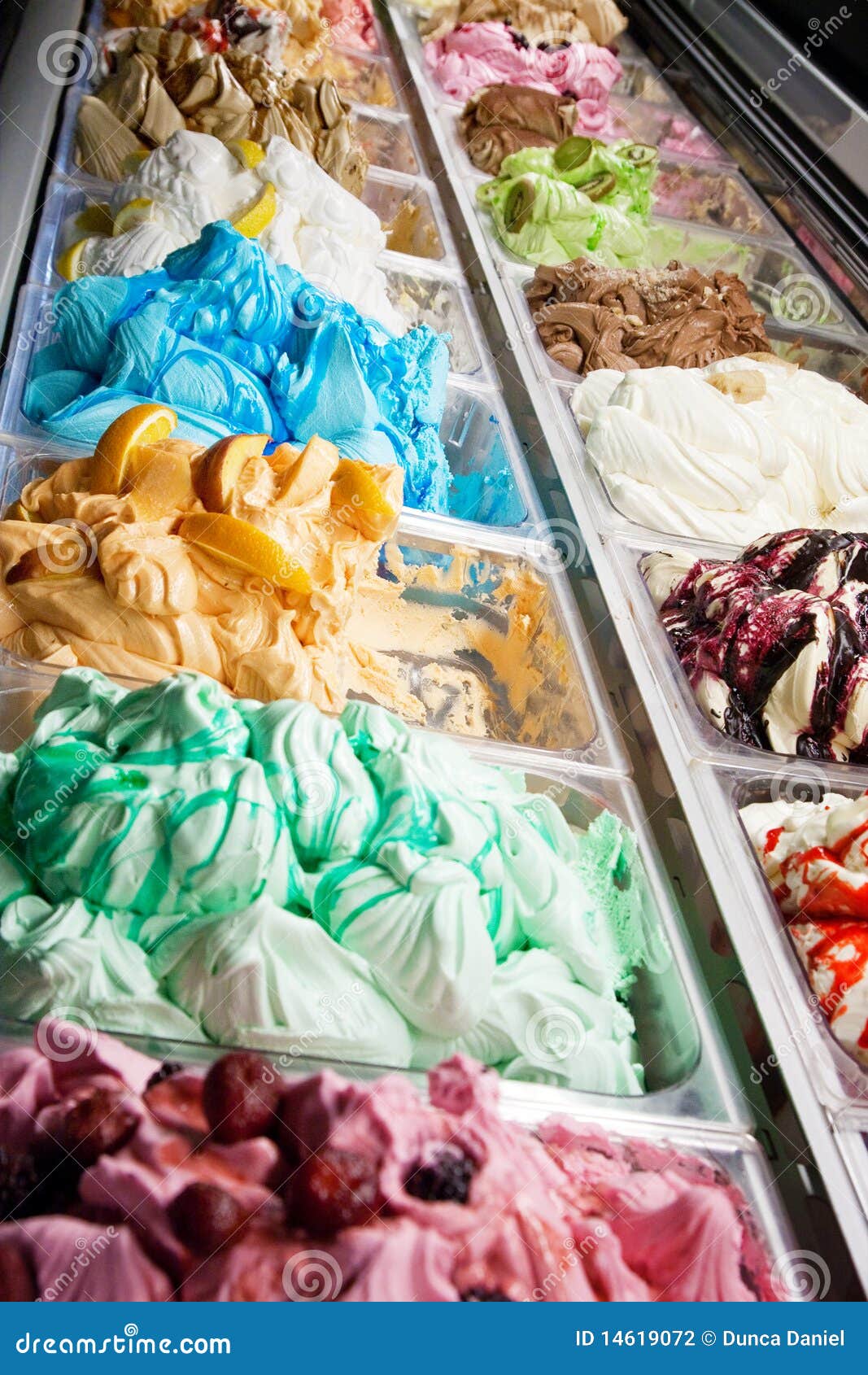 Helado En Varios Colores Y Gusto Foto de archivo - Imagen de nadie ...