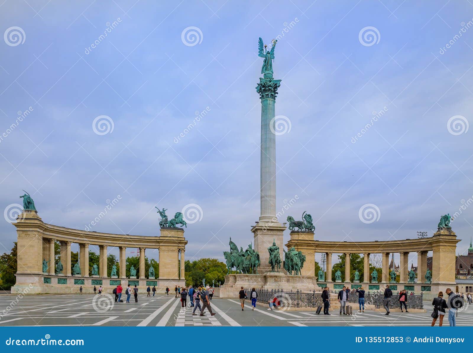 Heldenvierkant in Het Centrum Van De Monumenten Van Boedapest Hongarije ...