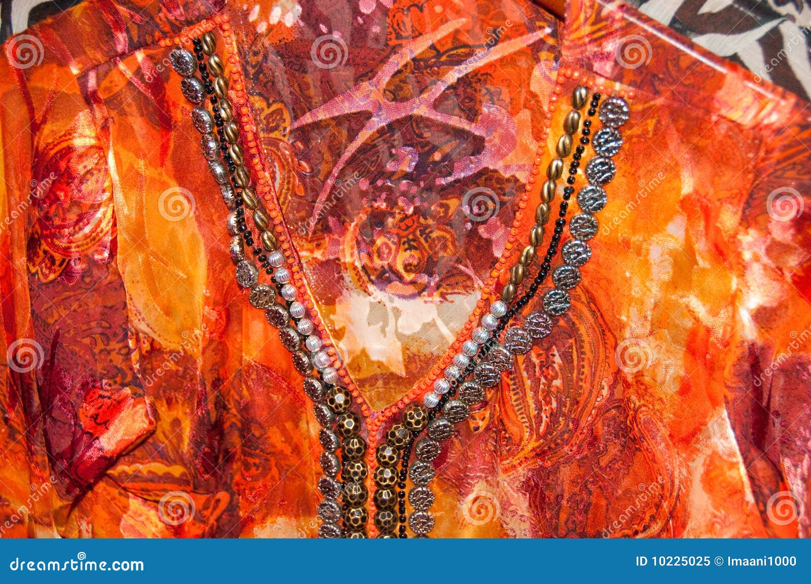 Heldere Gekleurde Kleding Van Het Middenoosten Stock Afbeelding - Image ...