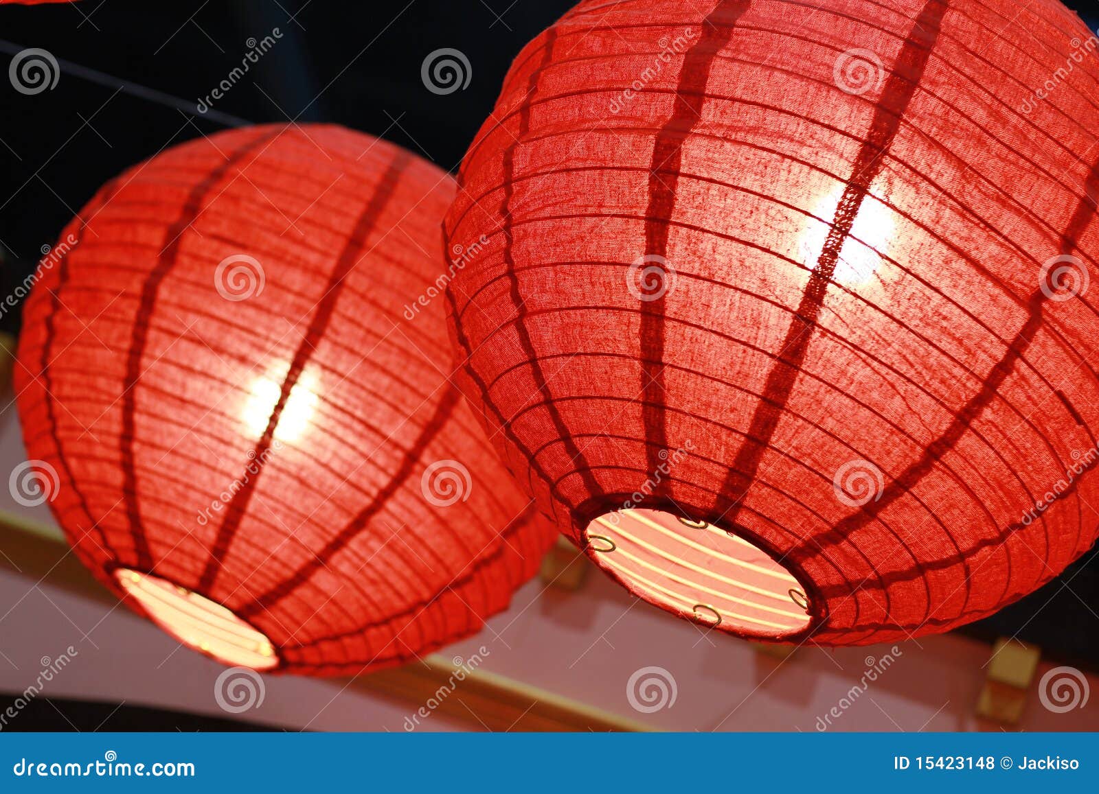 Heldere rode Chinese lamp stock foto. Image of seizoen - 15423148