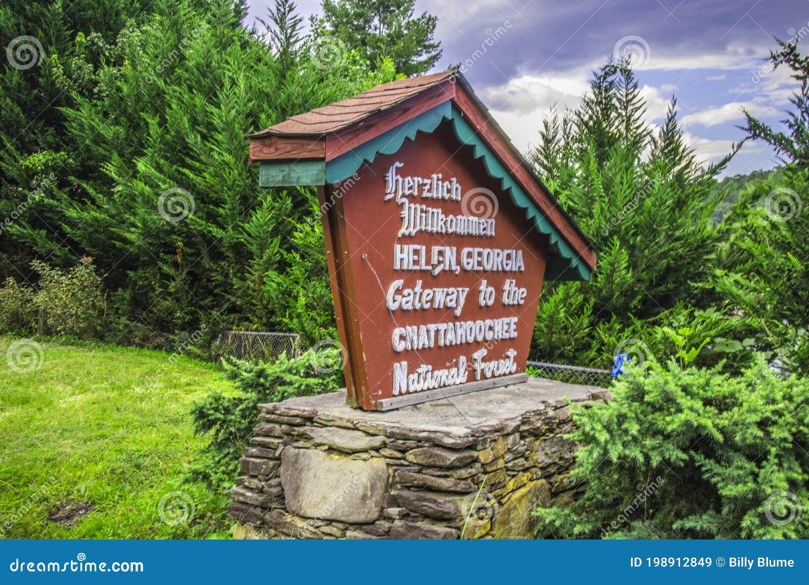 Helen Ga road sign editorial stock image. Image of appalachia - 198912849