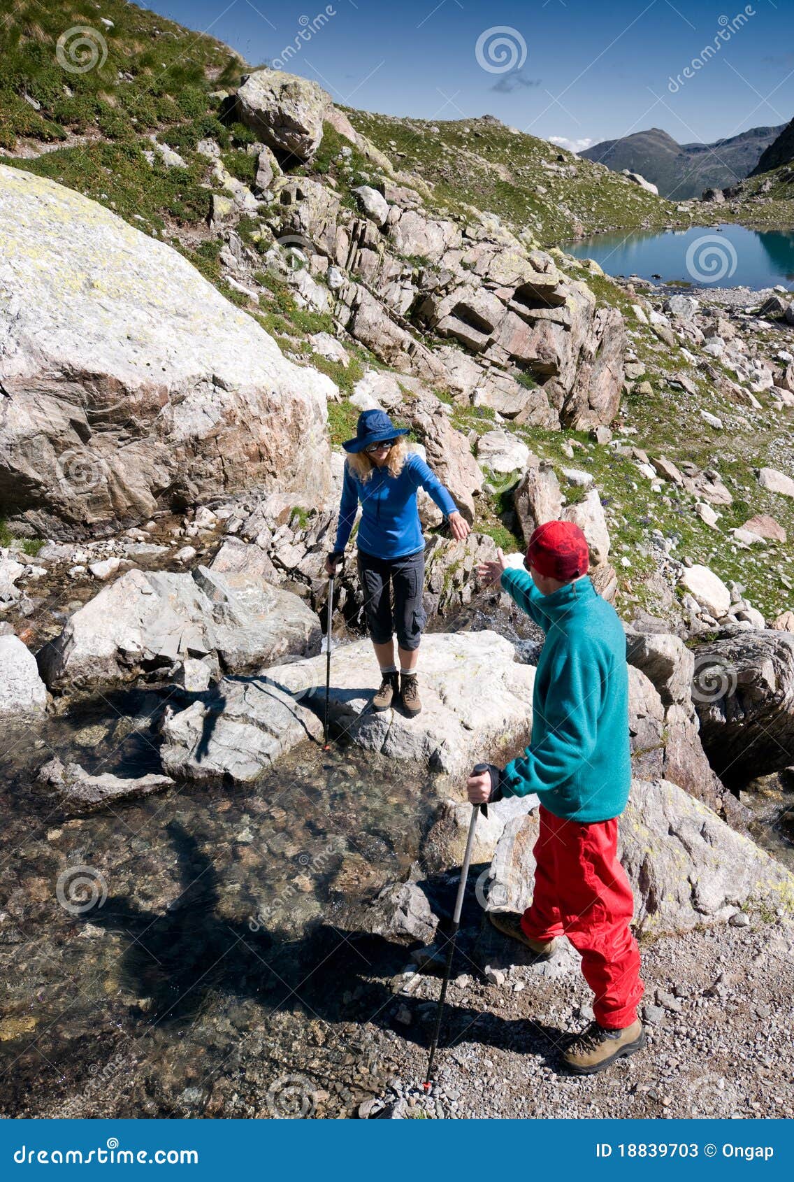 Helfende Hand stockbild. Bild von abenteuer, mann, berg - 18839703