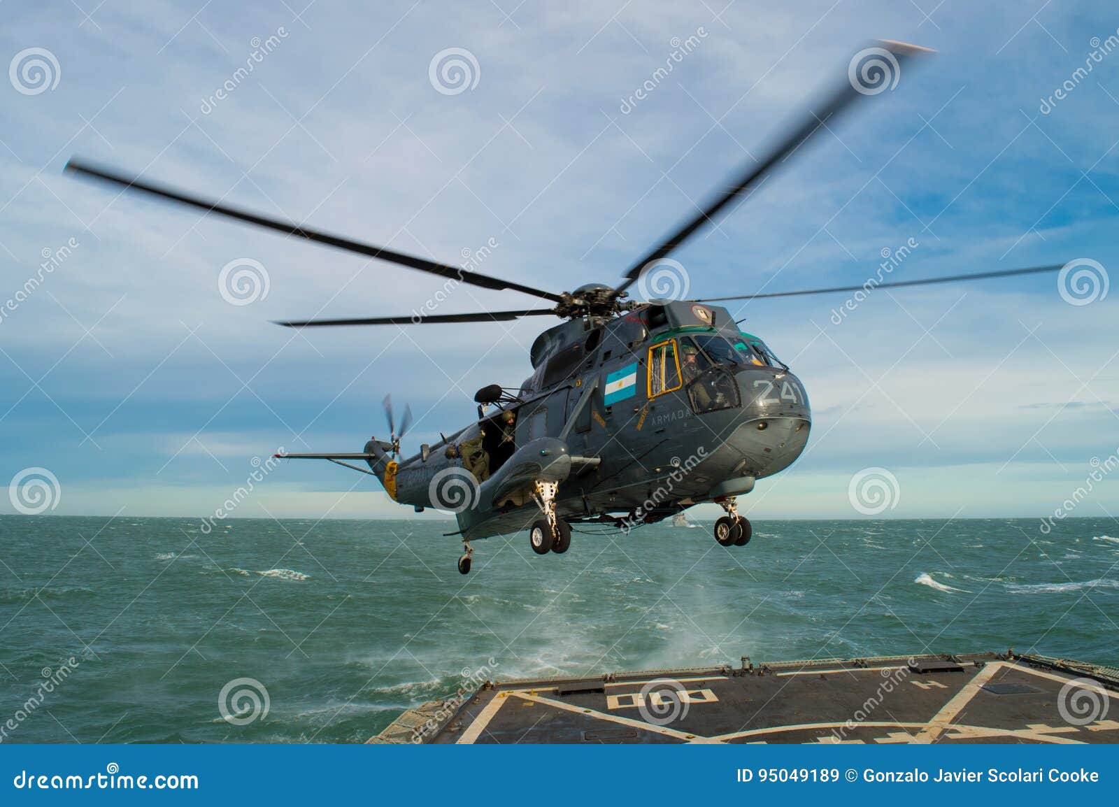 Helicopter on flight deck editorial stock image. Image of deck - 95049189