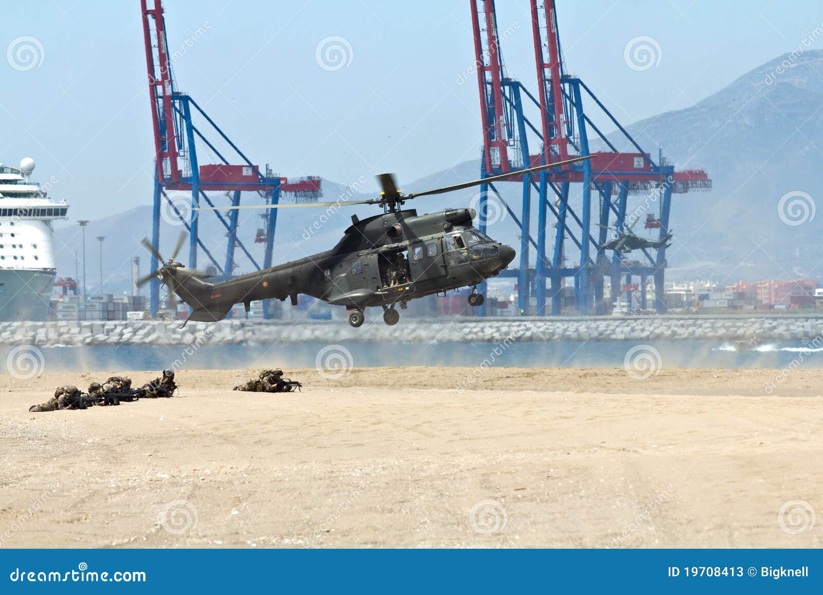 Helicopter landing editorial stock photo. Image of troops - 19708413