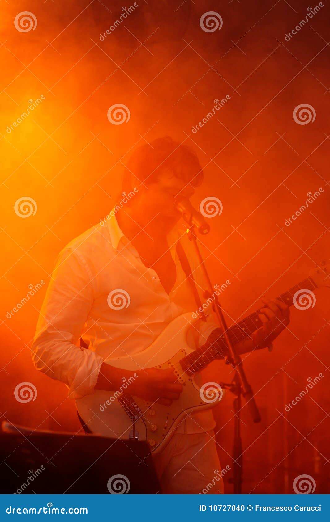Helium6 in concert editorial image. Image of lights, singer - 10727040