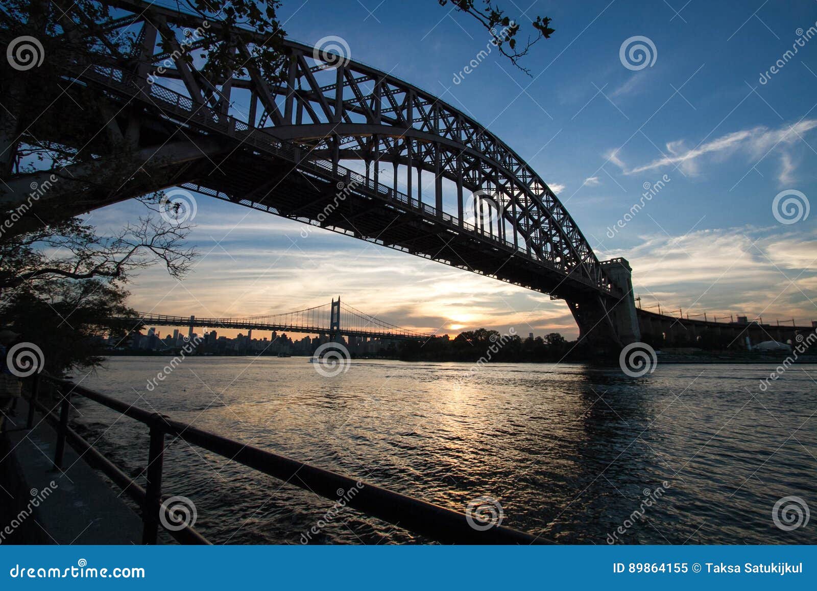 Hell Gate Bridge in Silhouette Stock Image - Image of silhouette, light ...