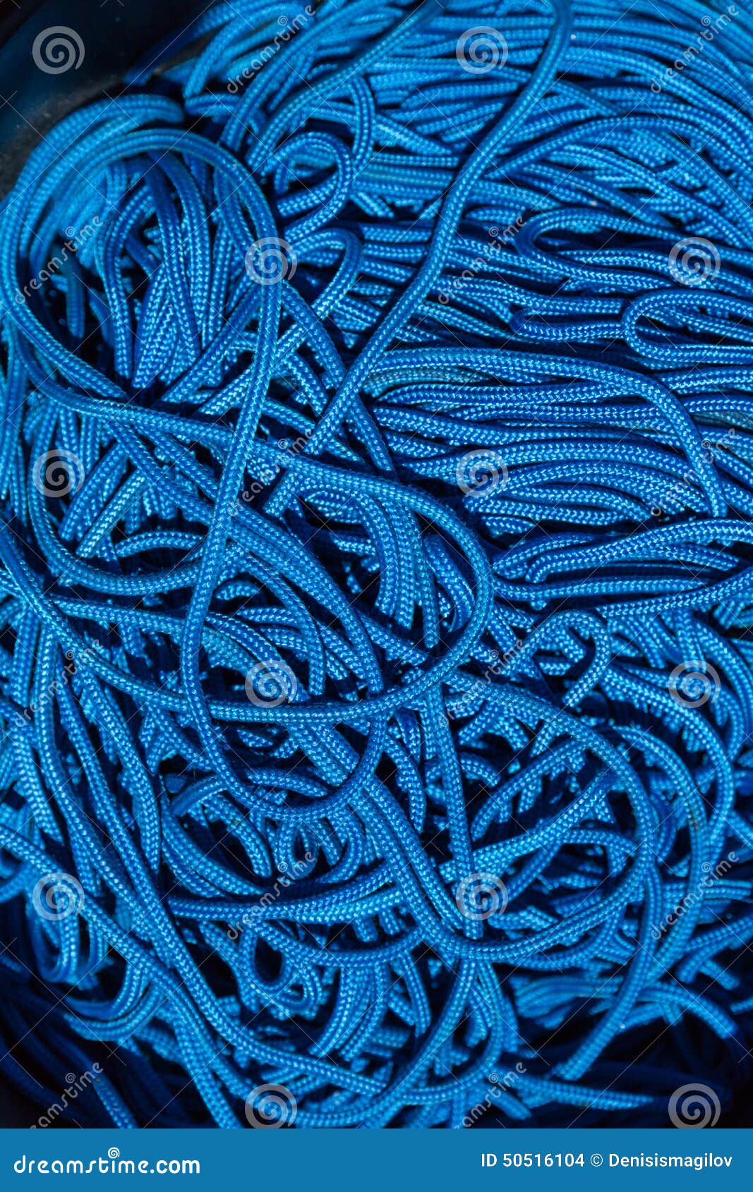 Hellblaues Seil stockfoto. Bild von freizeit, netzkabel - 50516104