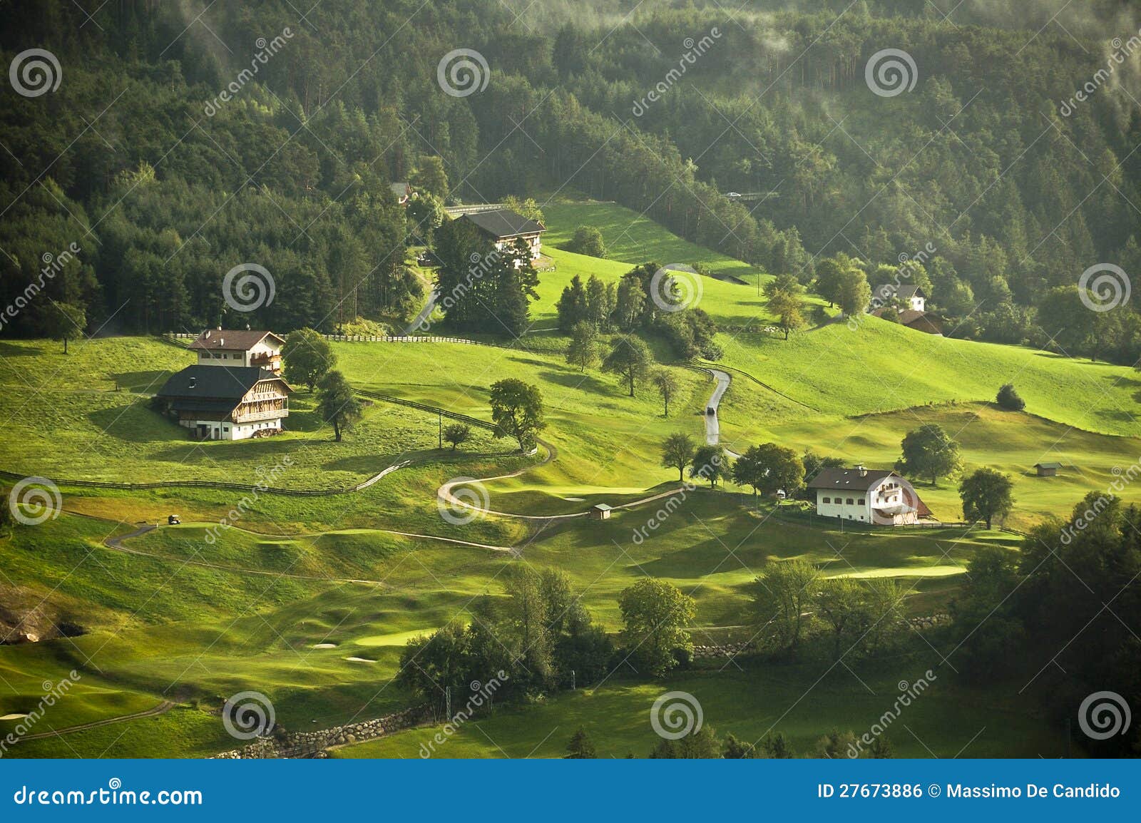 Hellingen Bij Zonsondergang Stock Foto - Image of landschap, reis: 27673886