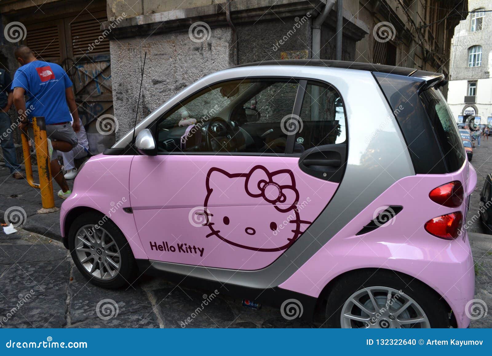 Hello Kitty elegante imagen editorial. Imagen de coche - 132322640
