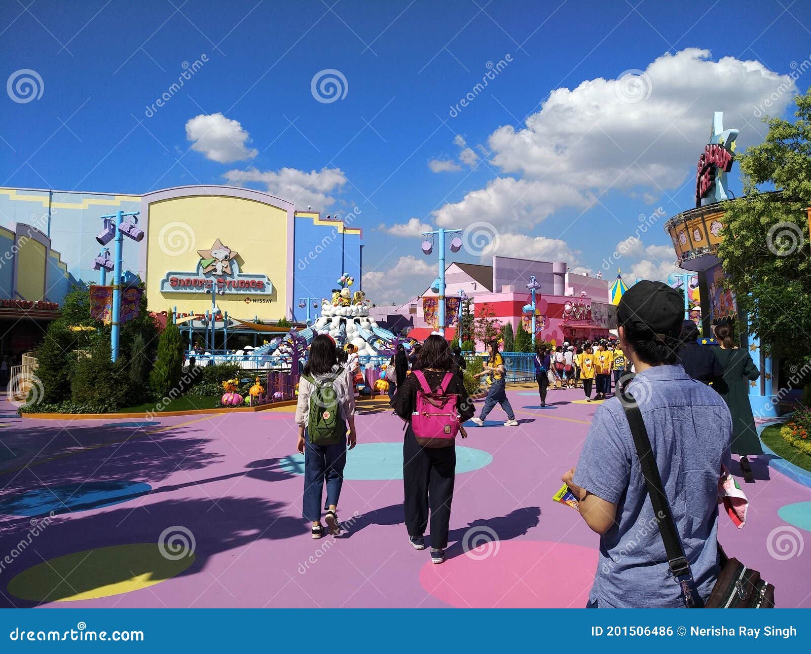 Crowds at Universal Studios Osaka Japan Editorial Photo - Image of ...