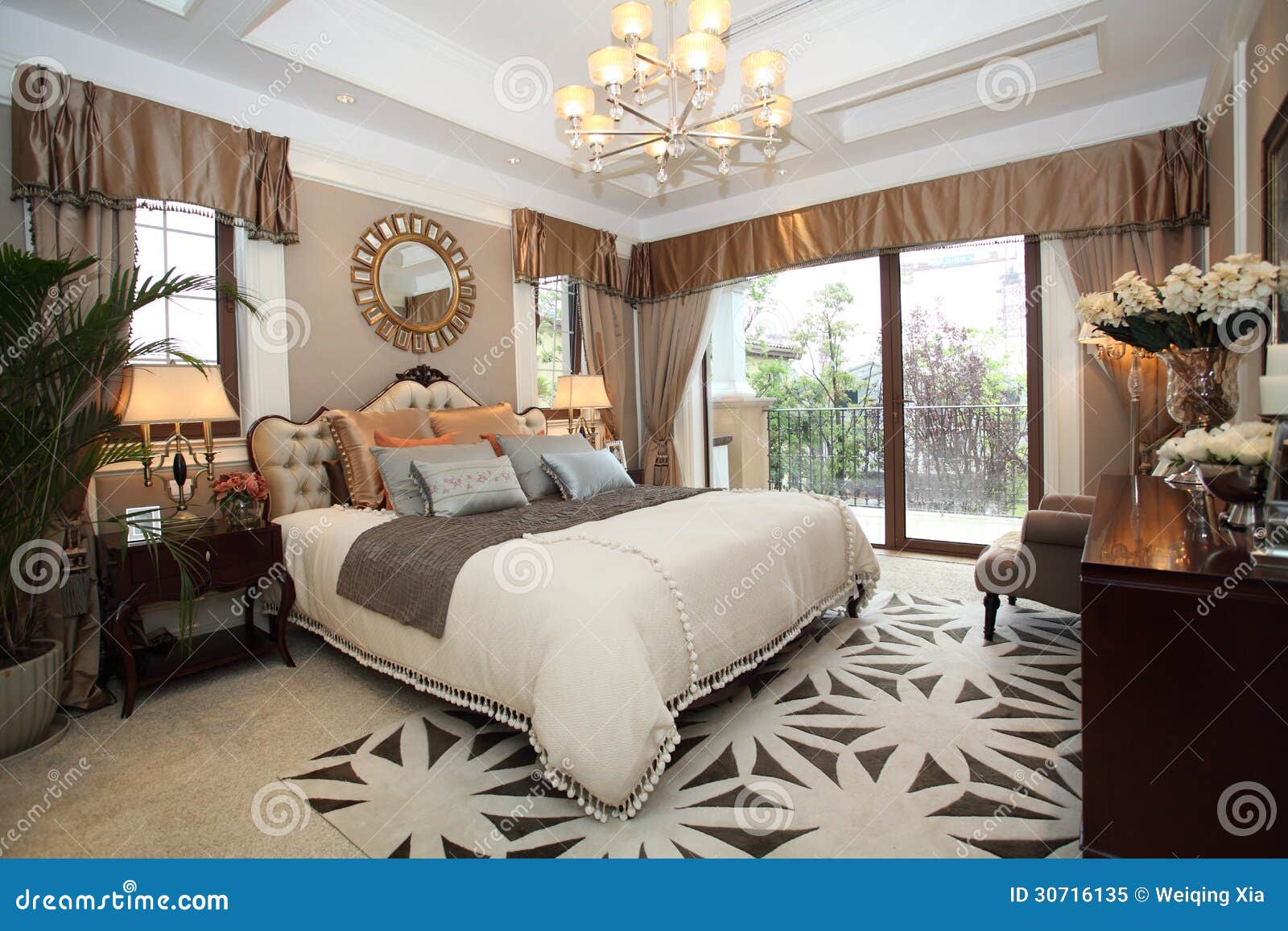 Hem- sovrum för lyx fotografering för bildbyråer. Bild av golv - 30716135