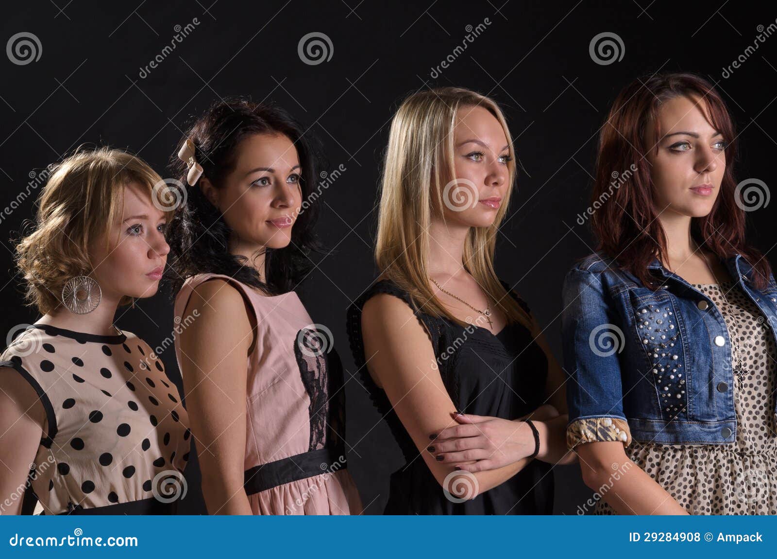 Hembra Atractiva Feliz Cuatro Foto de archivo - Imagen de rubio, amigos ...