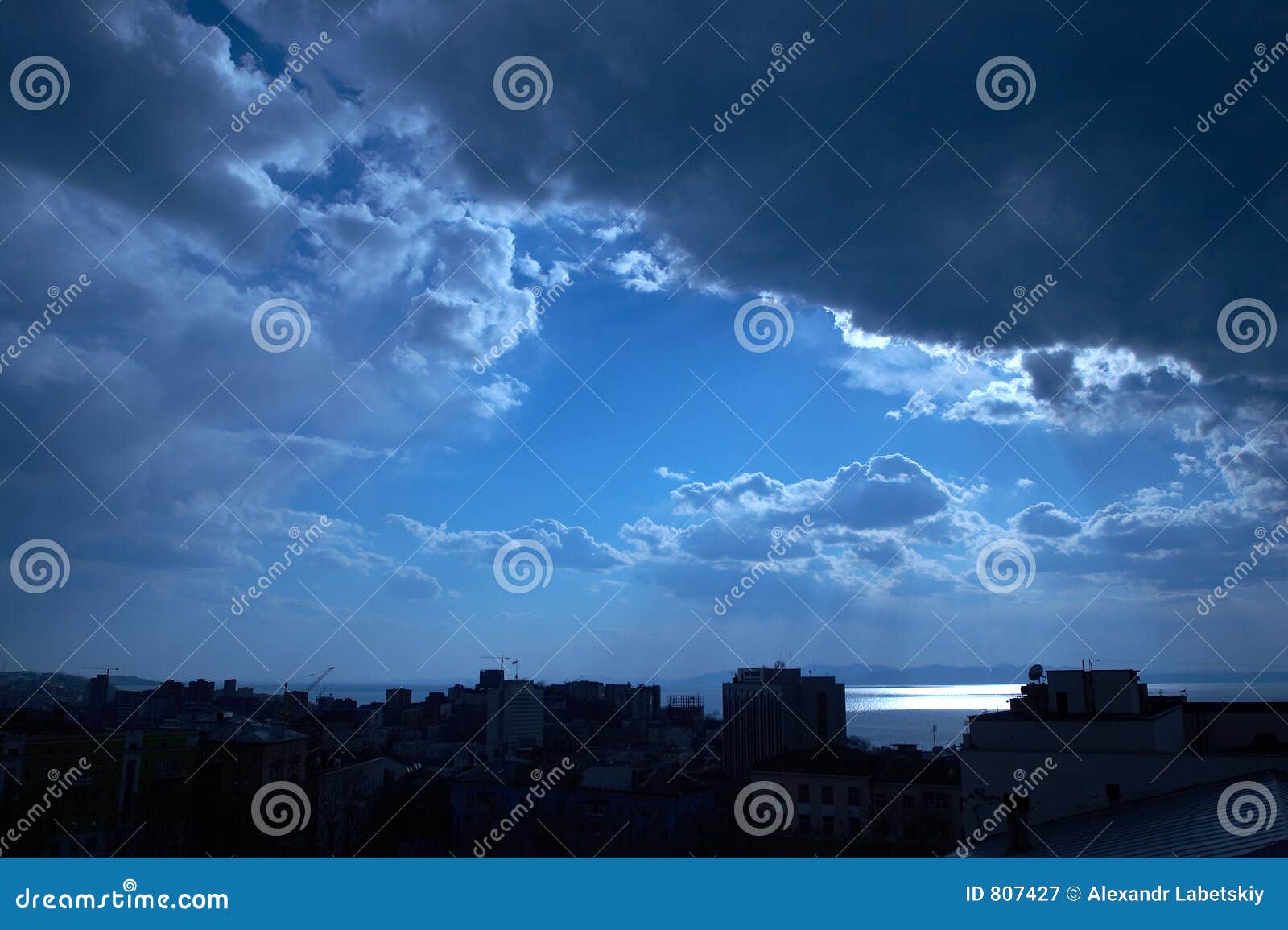 Hemelen stock afbeelding. Image of licht, seizoengebonden - 807427