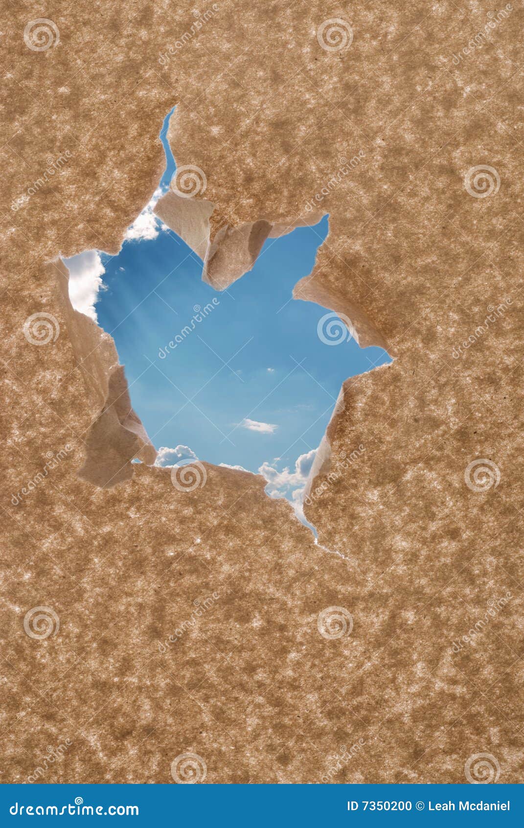 Hemelen En Zonnestralen Door De Scheur Stock Foto - Image of hoop ...