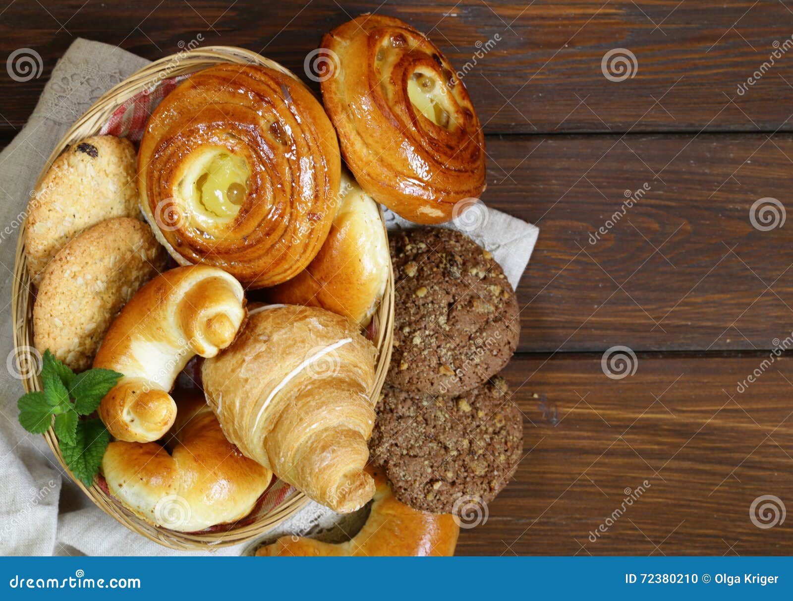 Hemlagade Bakade Bullar Brioche, Giffel, Giffel Arkivfoto - Bild av ...