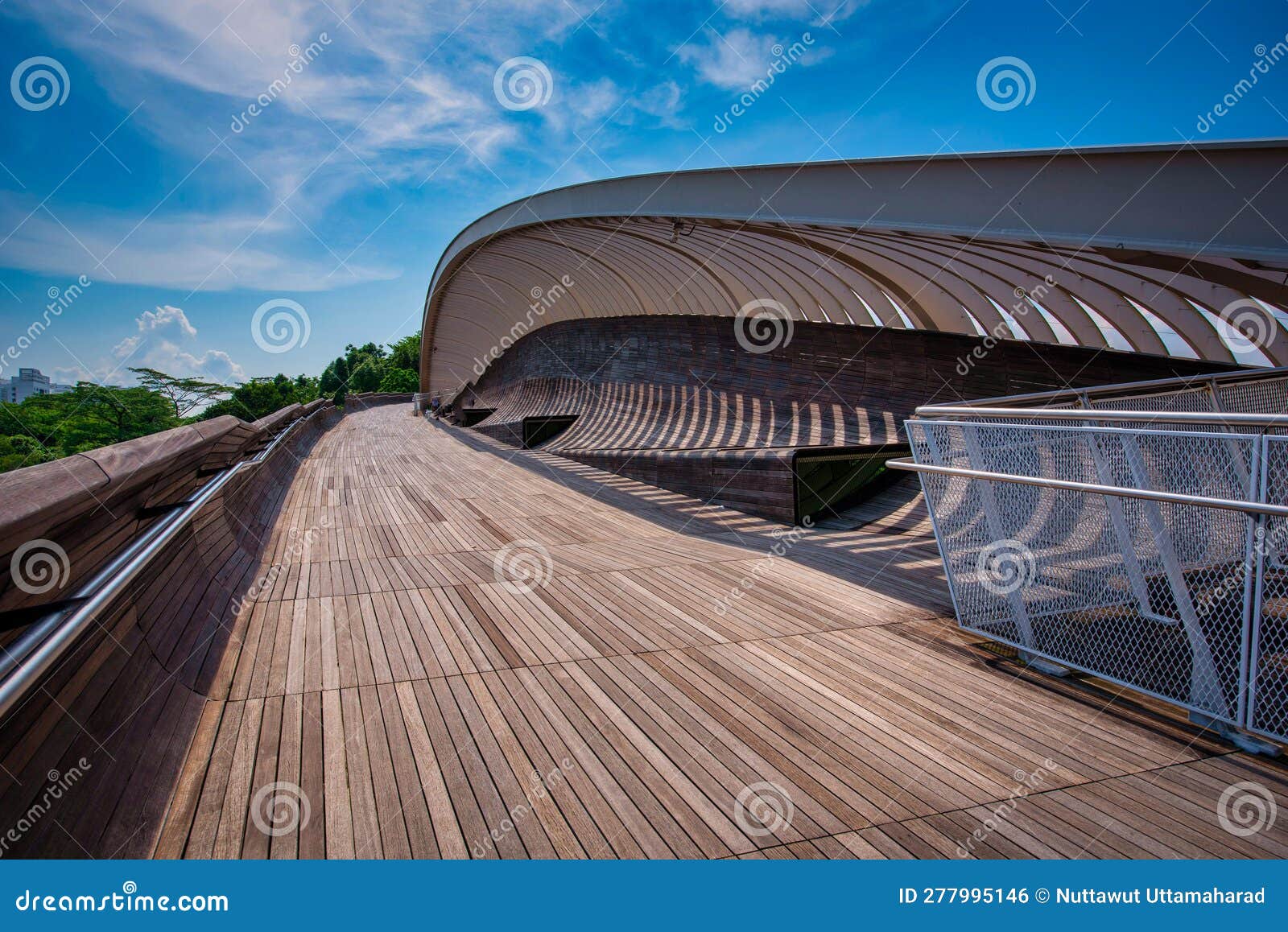 Henderson Wave Bridge on Blue Sky Background at Daytime in Singapore ...