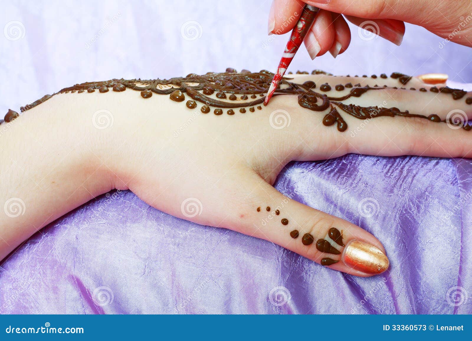 Henna applying stock image. Image of fashion, bodyart - 33360573