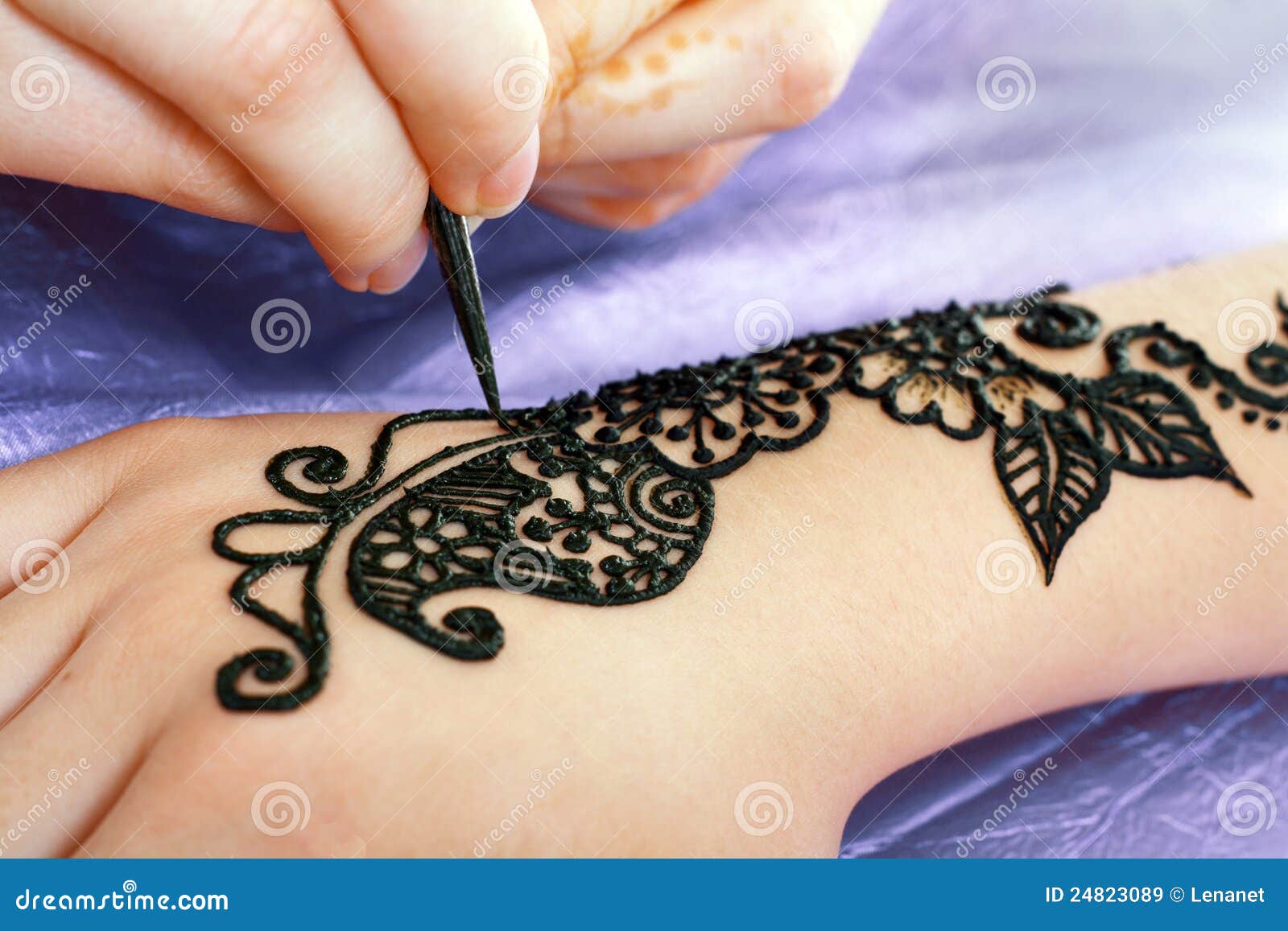 Henna Being Applied To Hand Stock Image - Image of human, artwork: 24823089