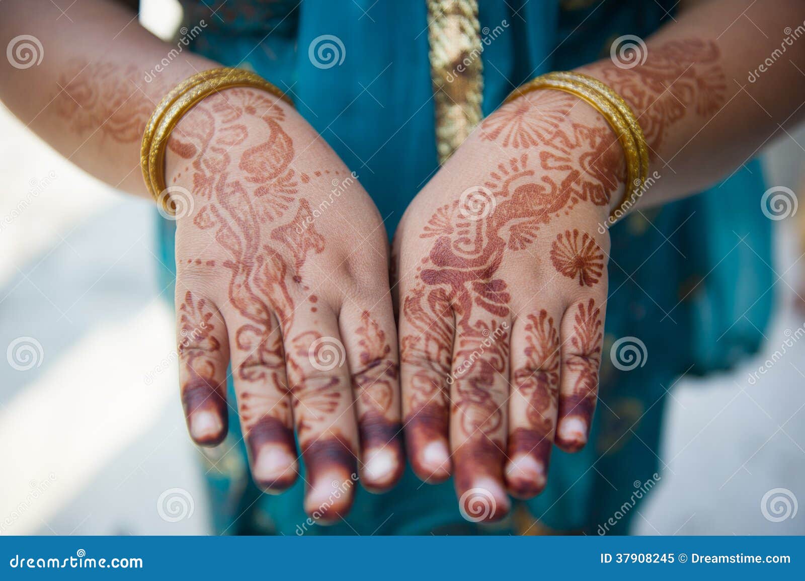 Henna Hands and Bangles - Indian Wedding Editorial Image - Image of ...