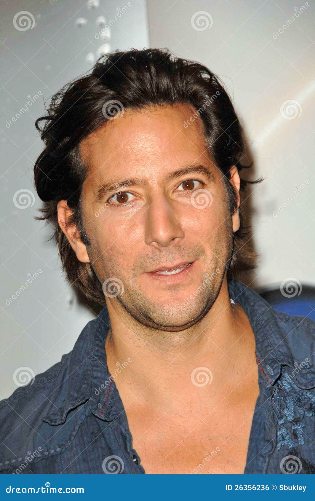Henry Ian Cusick editorial photo. Image of disney, henry - 26356236