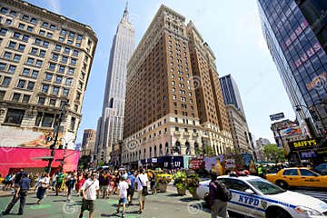 Herald Square editorial image. Image of advertisement - 25924695