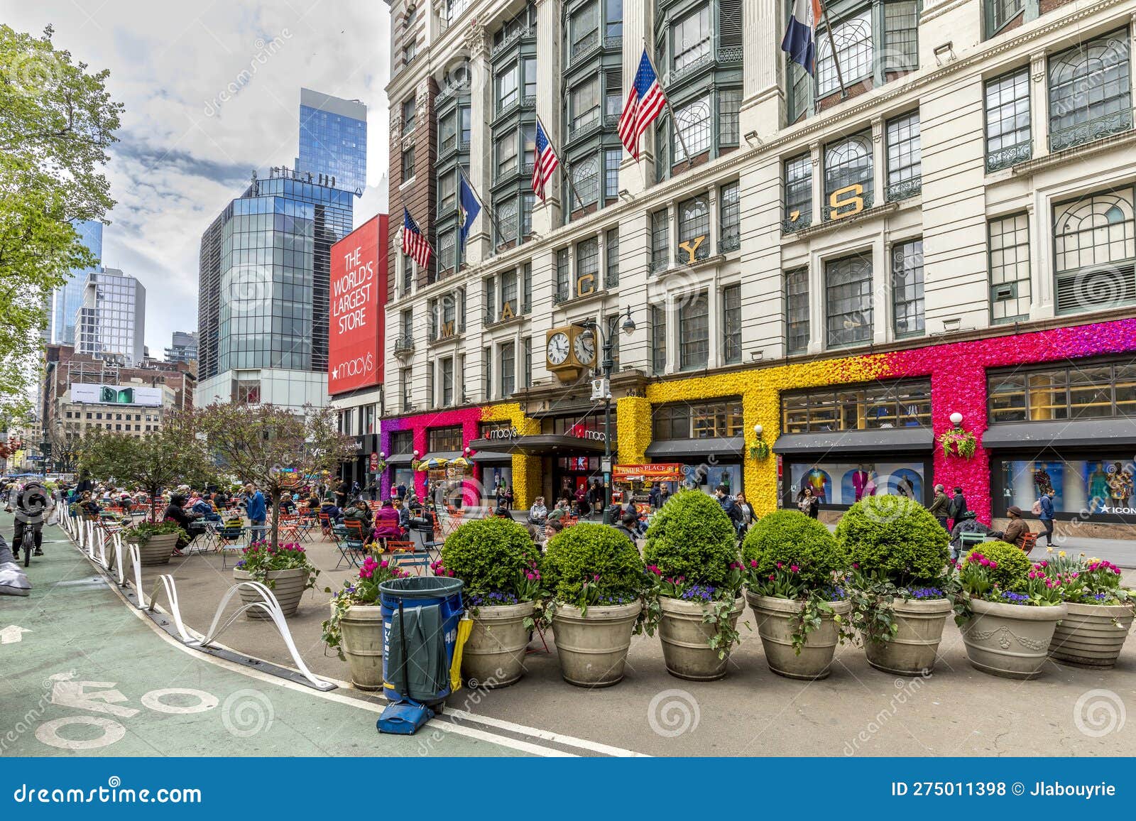 Herald Square at Macy S Department Store Editorial Stock Photo - Image ...