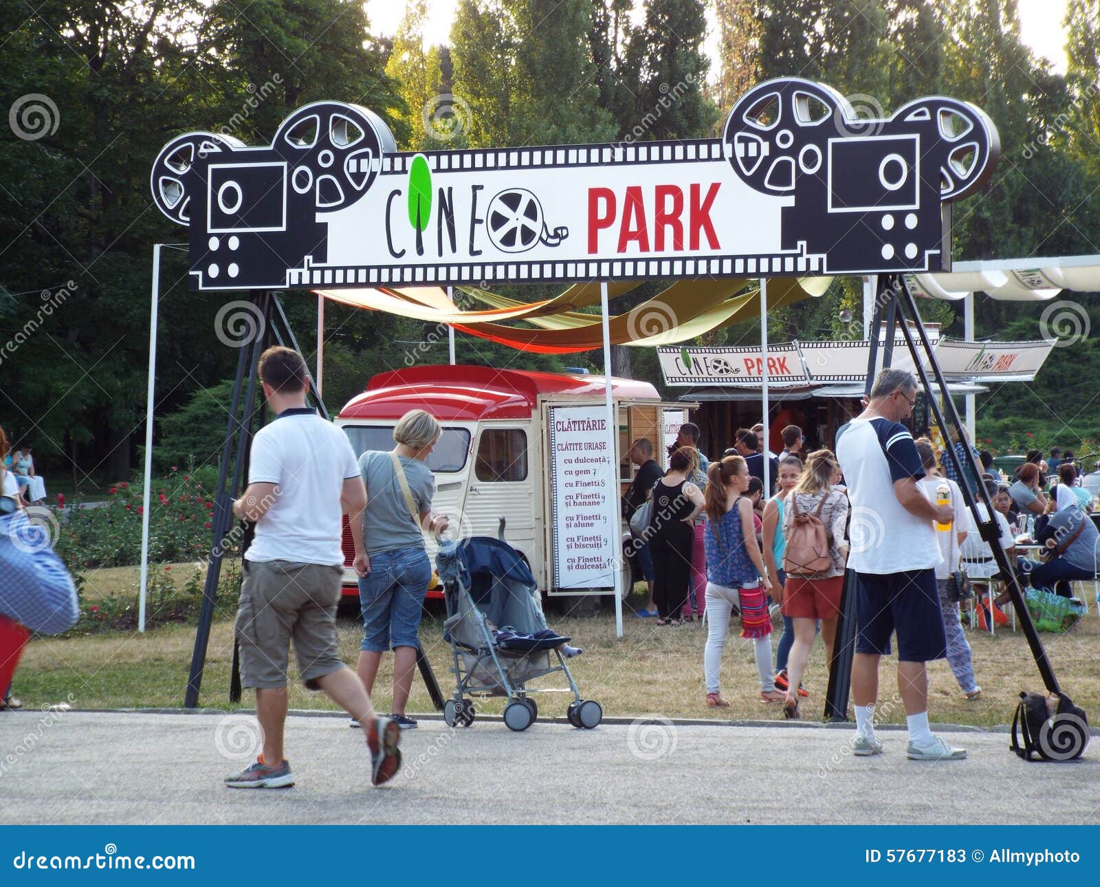 Herastrau Cinepark Im Freien Redaktionelles Stockfoto - Bild von park ...