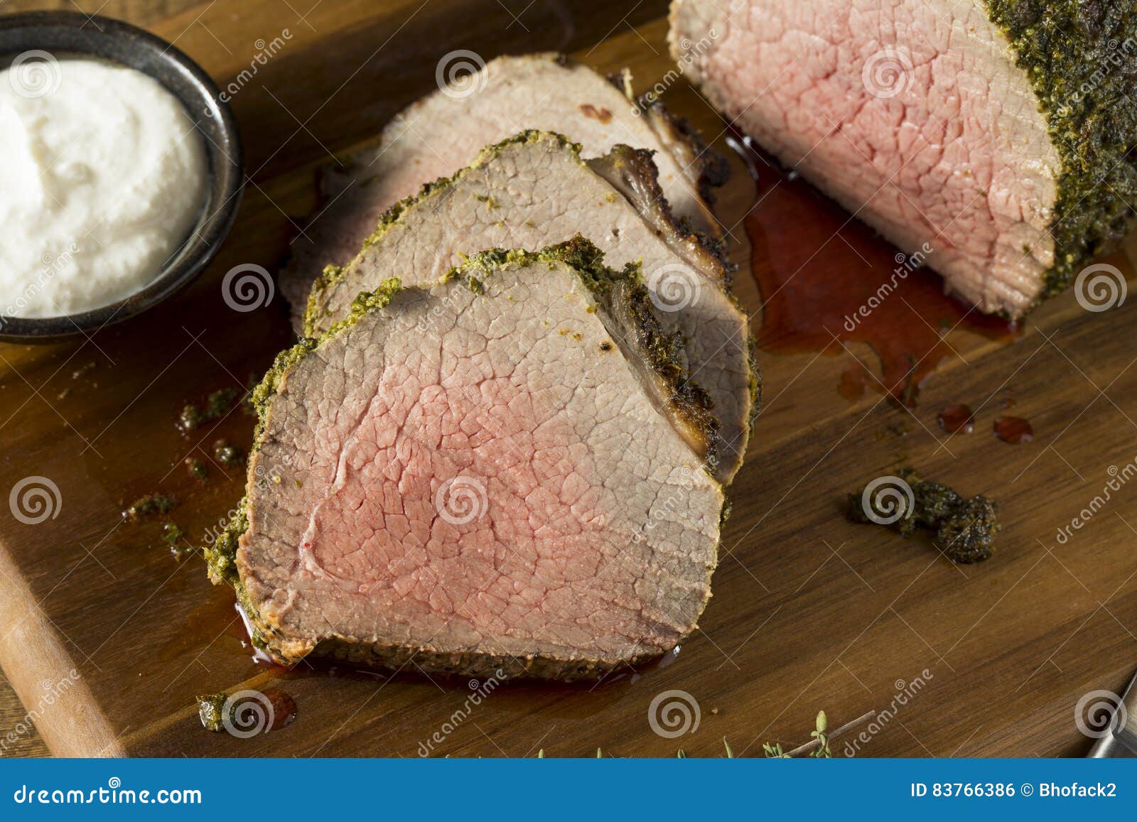 Herb Crusted Roast Beef Hecho En Casa Foto de archivo - Imagen de lomo ...