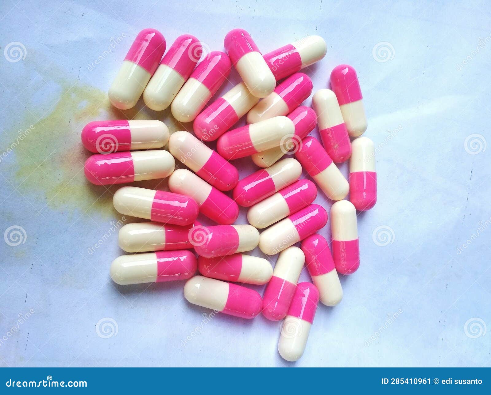 Herbal Medicine Capsules. Medicine Capsule Stock Image - Image of ...