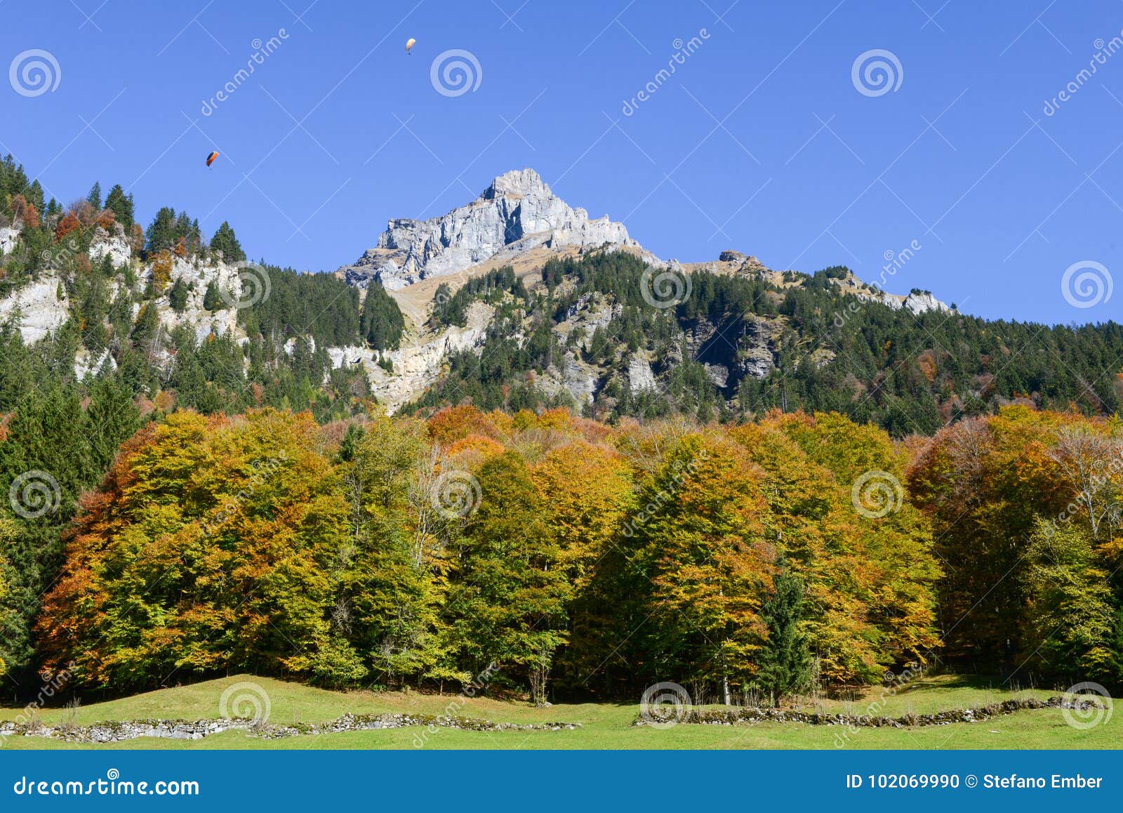 Herbstlandschaft Von Engelberg Auf Der Schweiz Stockfoto - Bild von ...