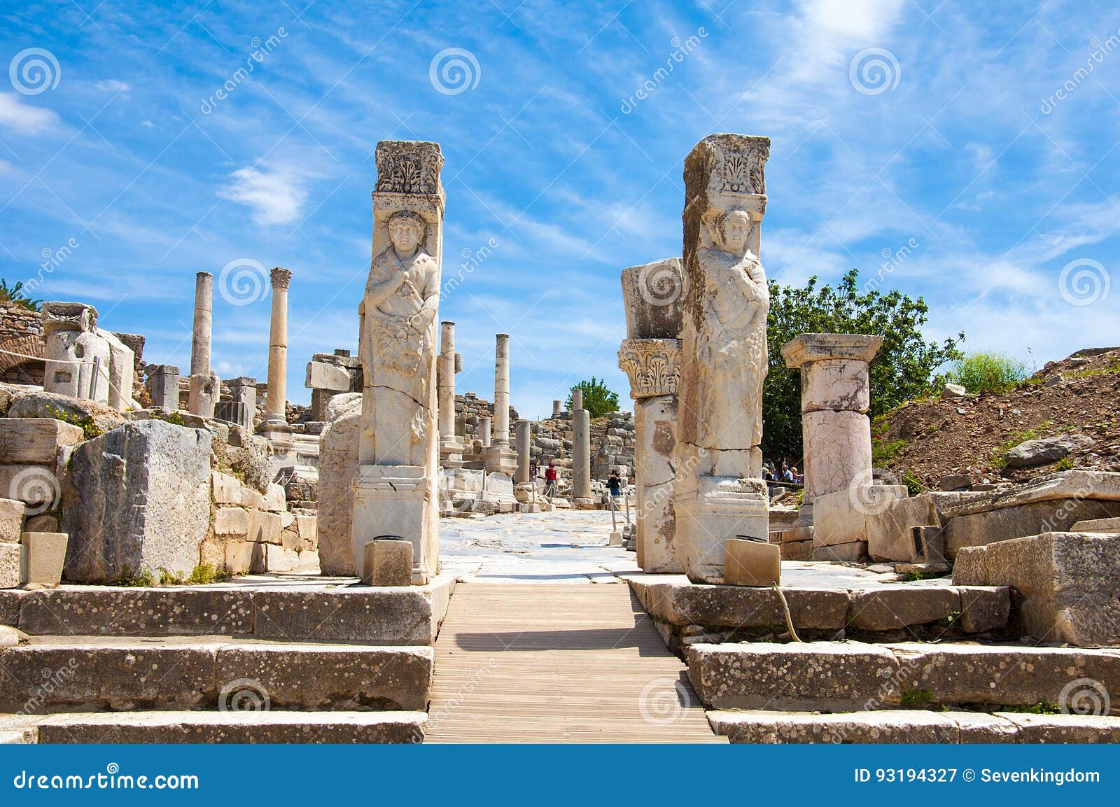 Hercules Gate dans Ephesus photographie éditorial. Image du ...