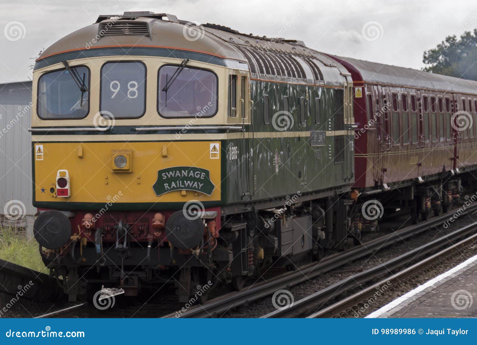 Heritage diesel train editorial photo. Image of train - 98989986