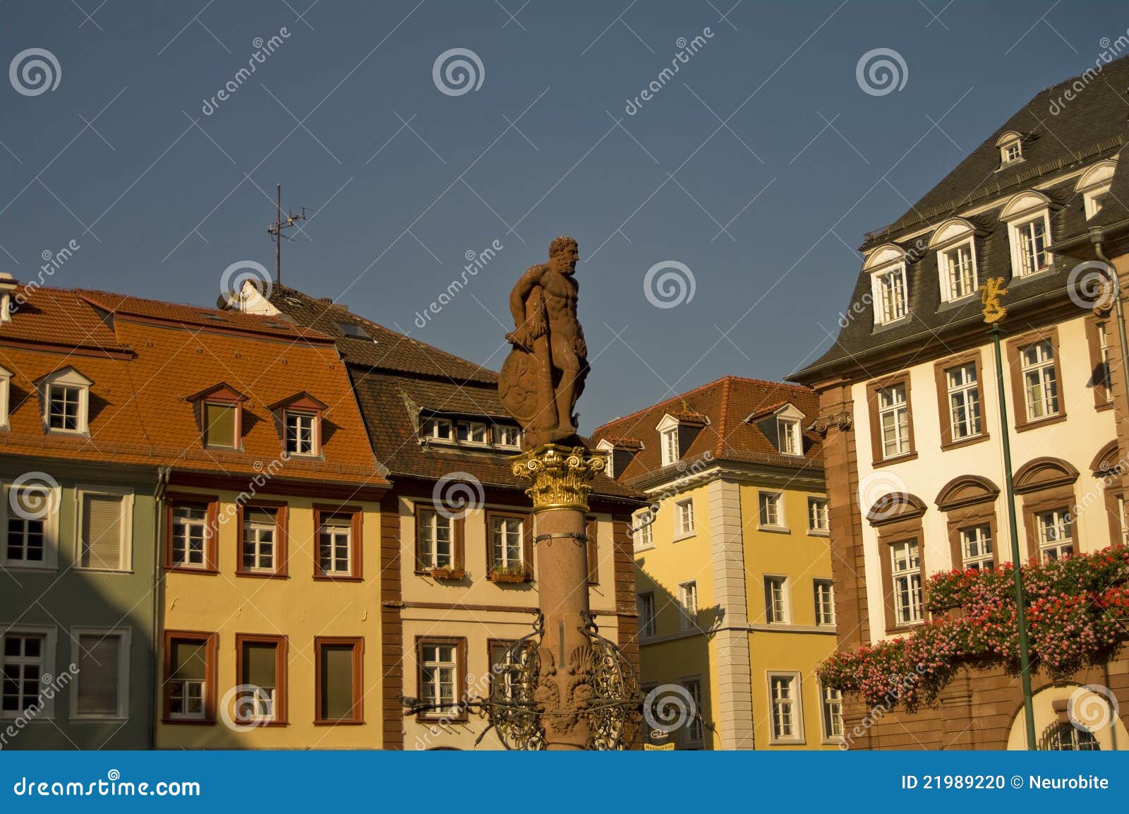 Herkules-Statue Bei Marktplatz, Heidelberg Stockfoto - Bild von christ ...