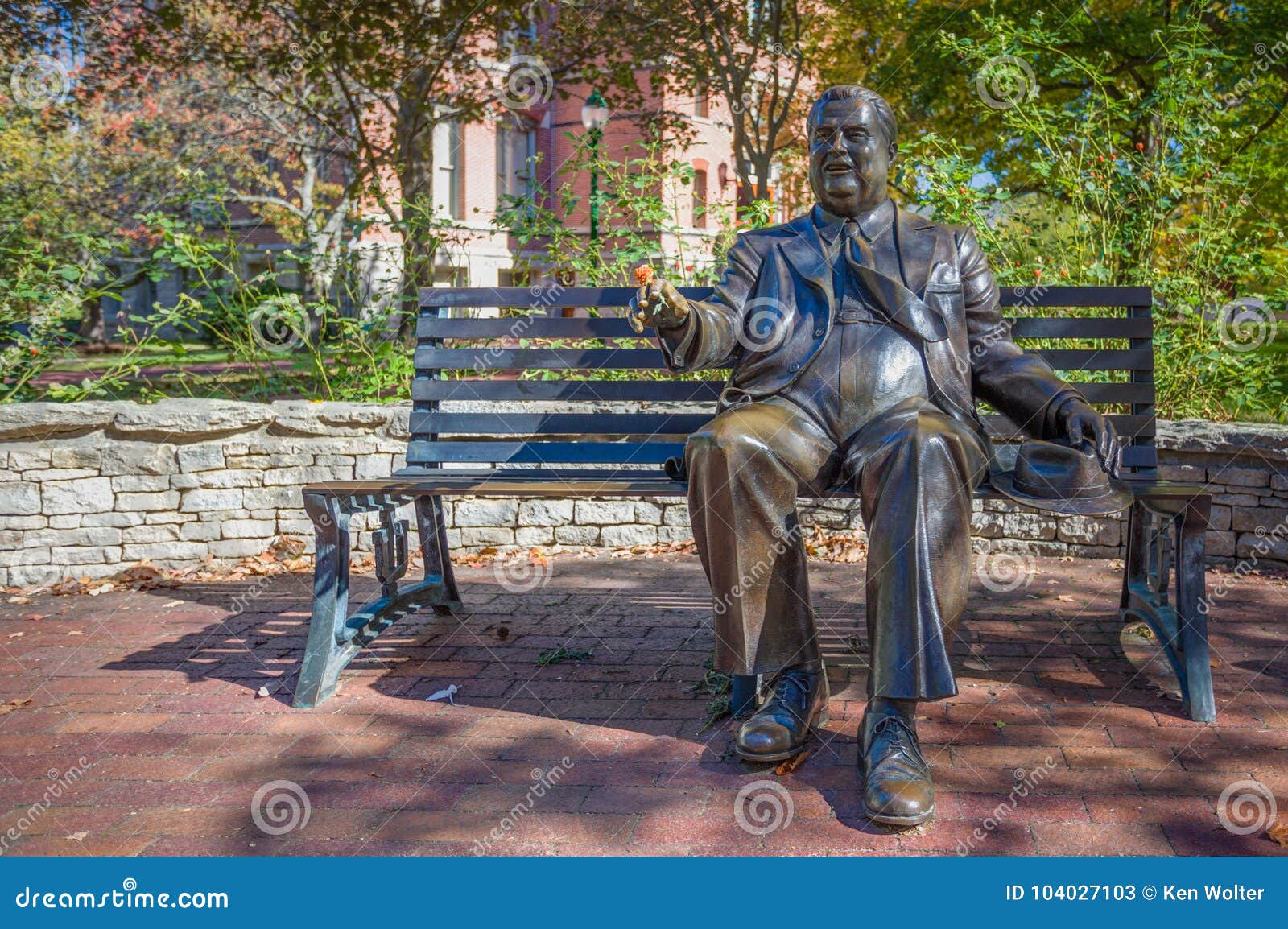 Herman B Estatua de Wells foto de archivo editorial. Imagen de ...