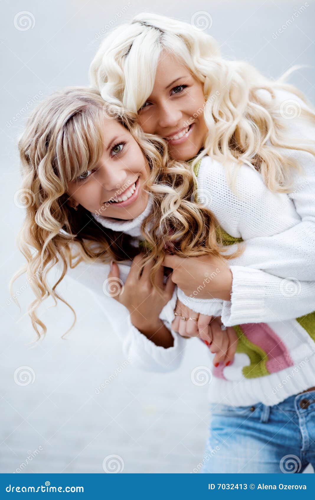 Hermanas imagen de archivo. Imagen de amistad, lifestyles - 7032413