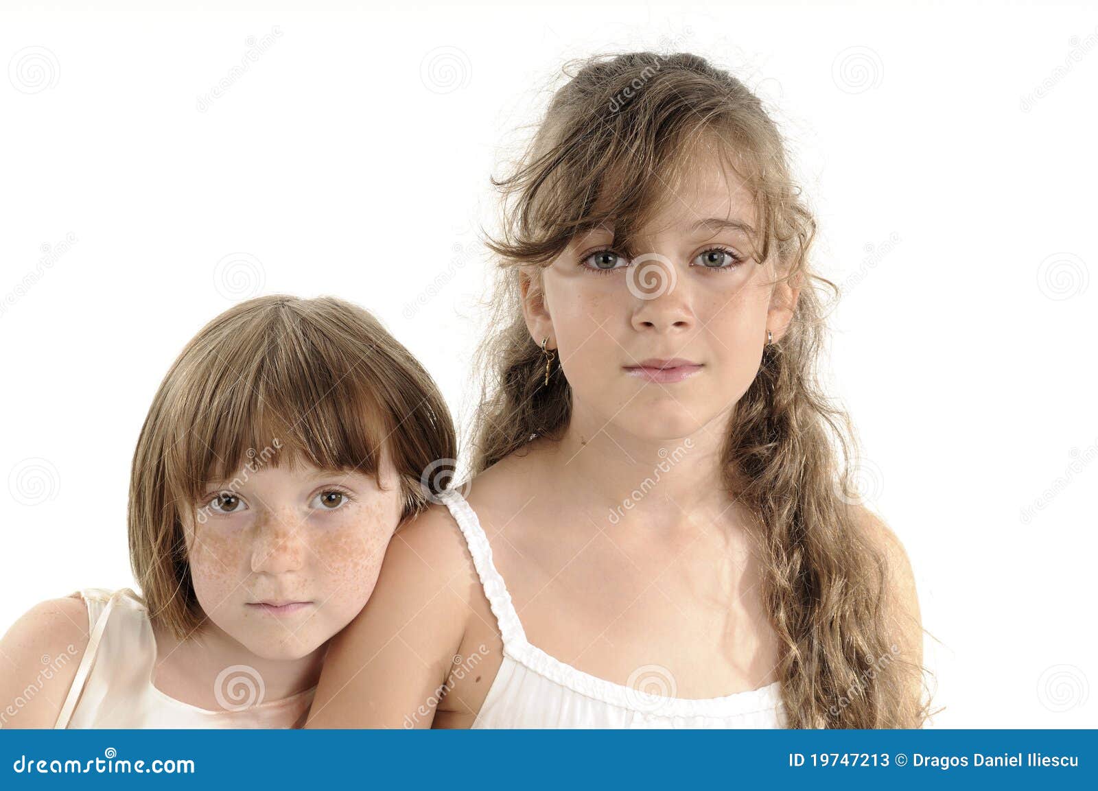 Hermanas Hermosas Que Expresan Amistad Imagen de archivo - Imagen de ...