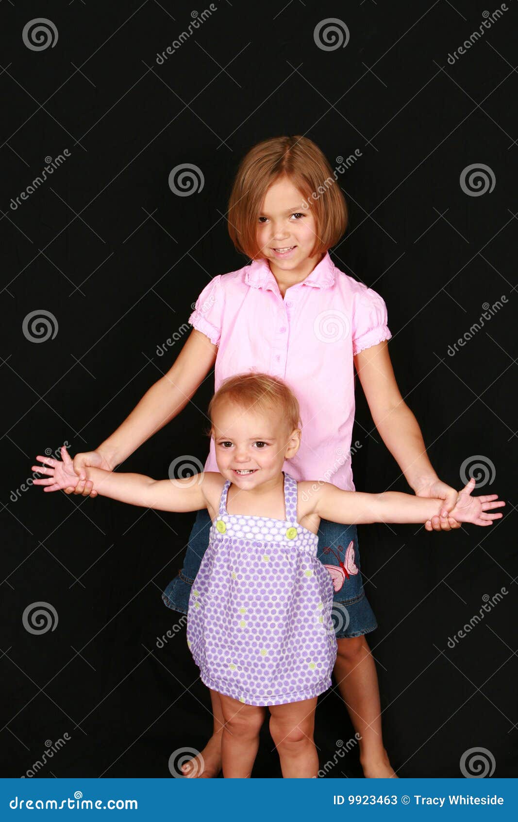 Hermanas lindas imagen de archivo. Imagen de hermanas - 9923463