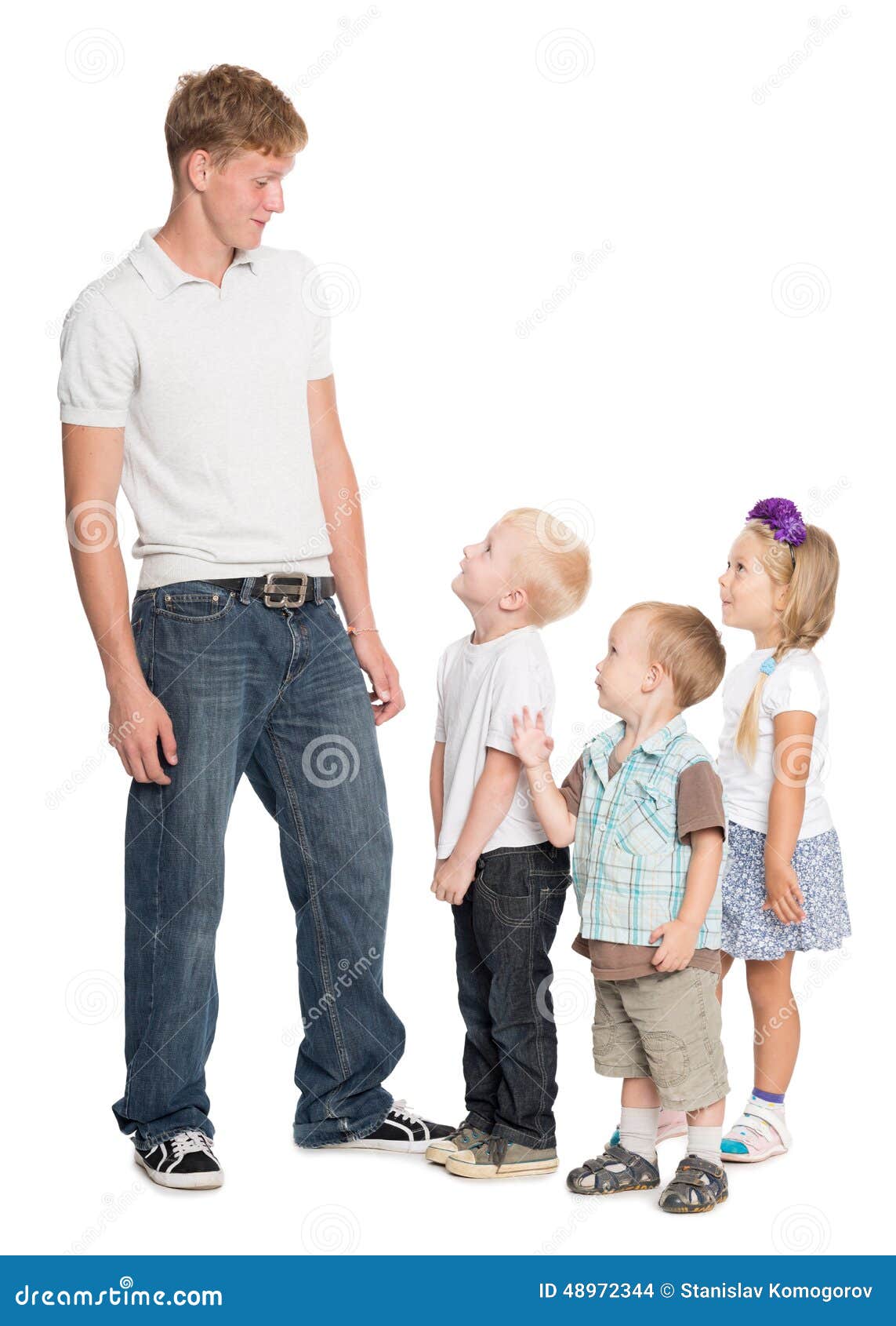 Hermano Mayor Con Sus Hermanos Y Hermana Foto de archivo - Imagen de ...