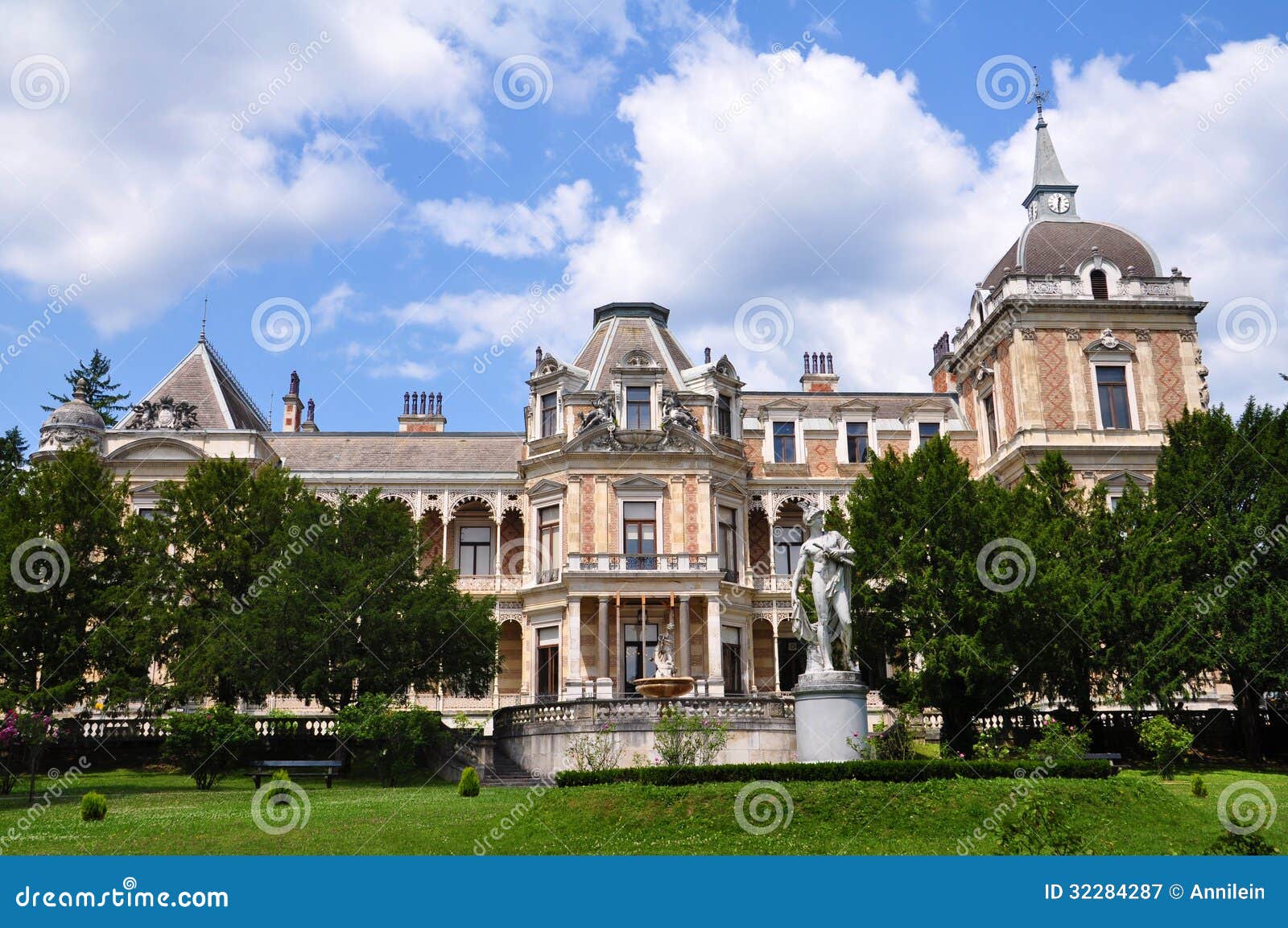 Hermesvilla in Vienna, Austria Stock Image - Image of wien, cloud: 32284287