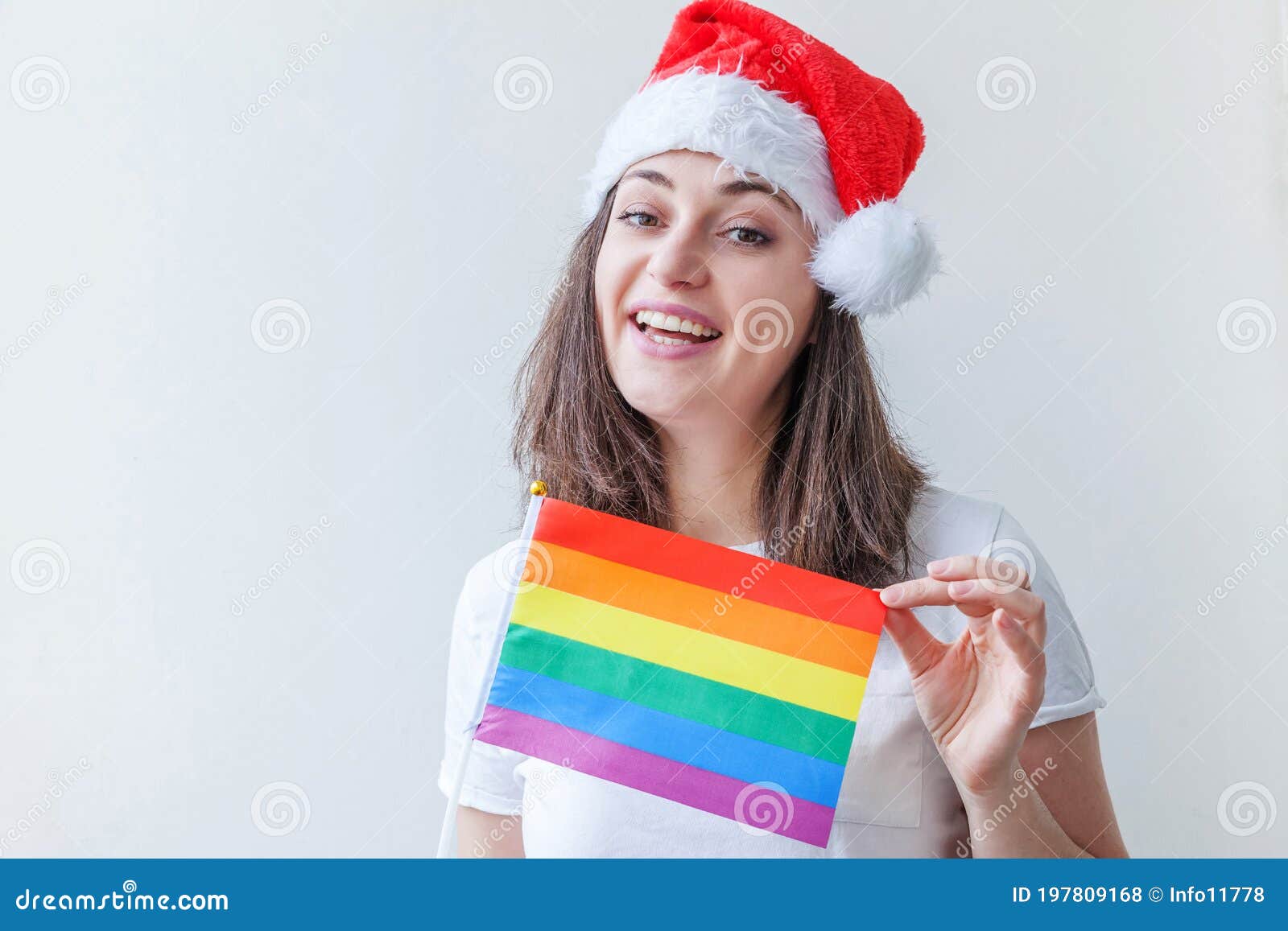 Hermosa Chica Lesbiana Con Sombrero Rojo De Santa Claus Con Bandera