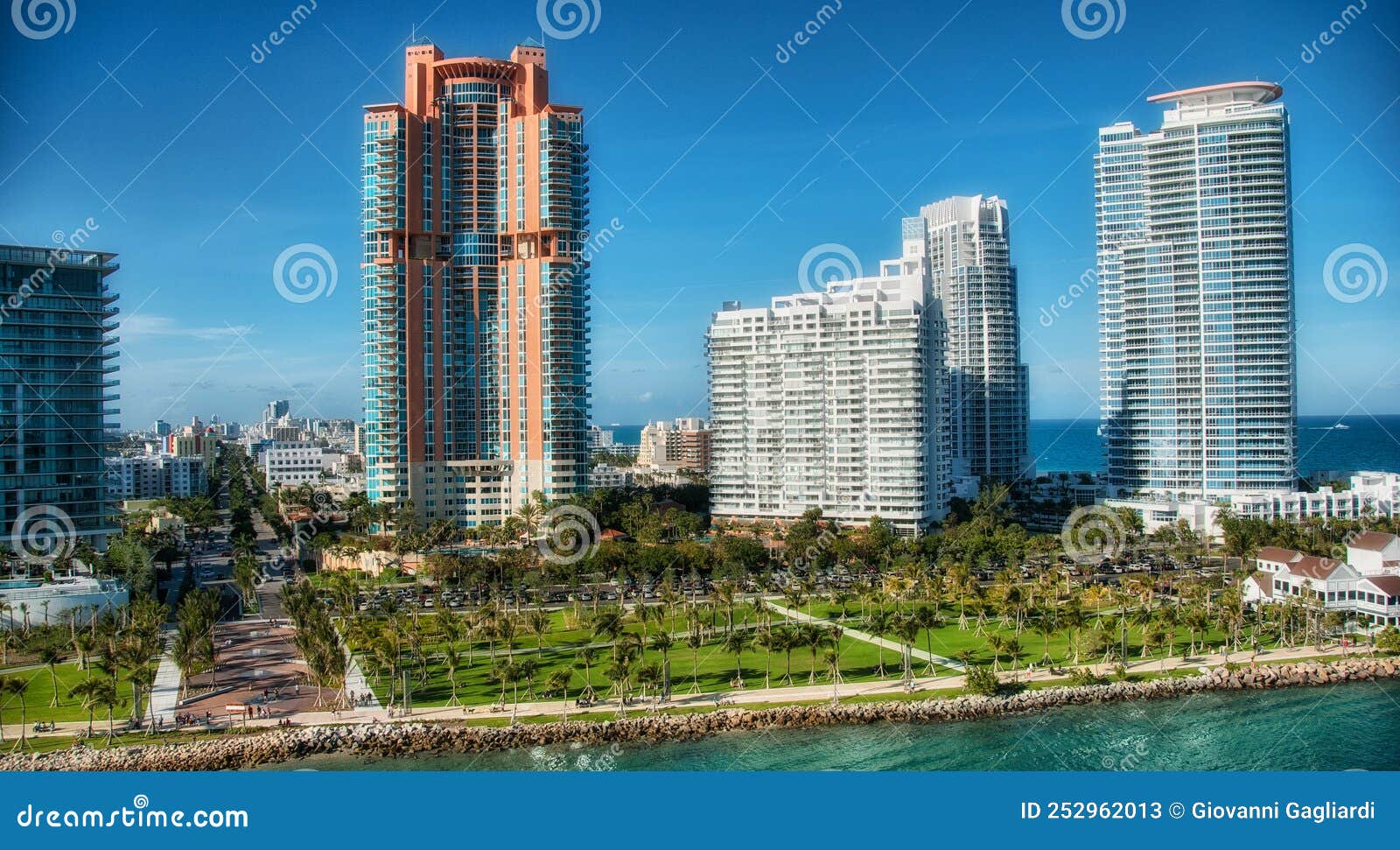 Hermosa Costa Y Edificios De Florida Miami Imagen de archivo - Imagen ...